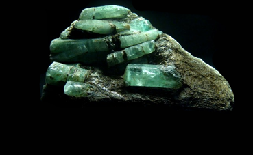 SZMARAGD - kamień dla wybranych. Symbolika i właściwości - UZEN